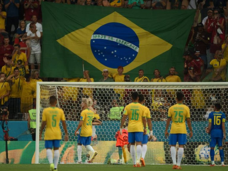 Como o futebol moldou a identidade cultural do Brasil - Mister Brasil ...